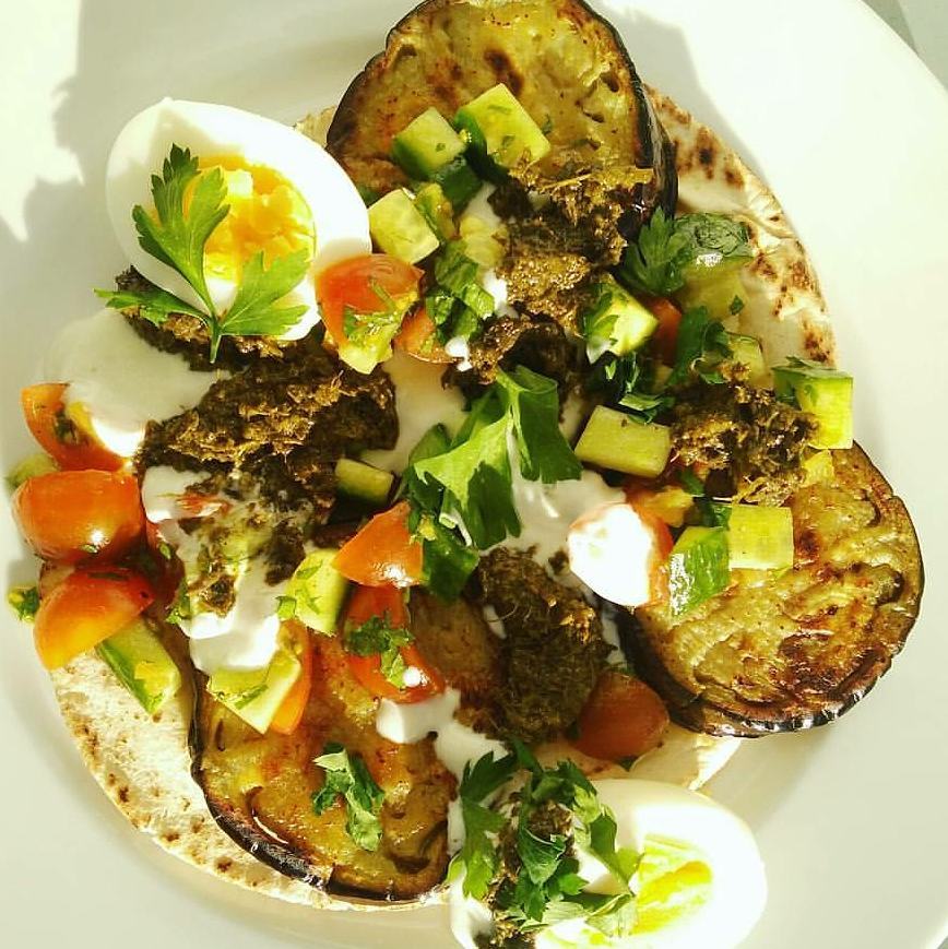 Try the world famous Sabich – Oshi’s Cafe